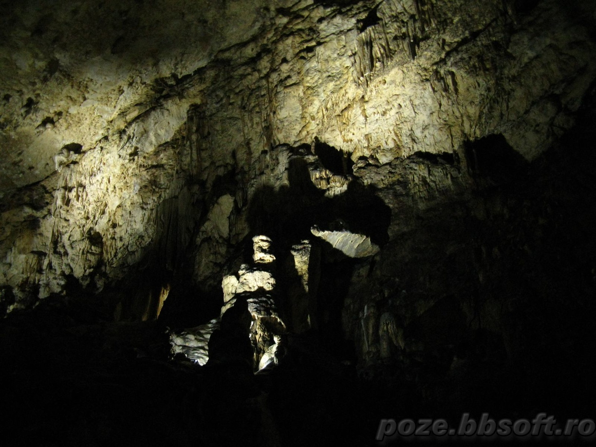 Geologie si arheologie > Pesteri > Pestera Valea Cetatii Rasnov ...